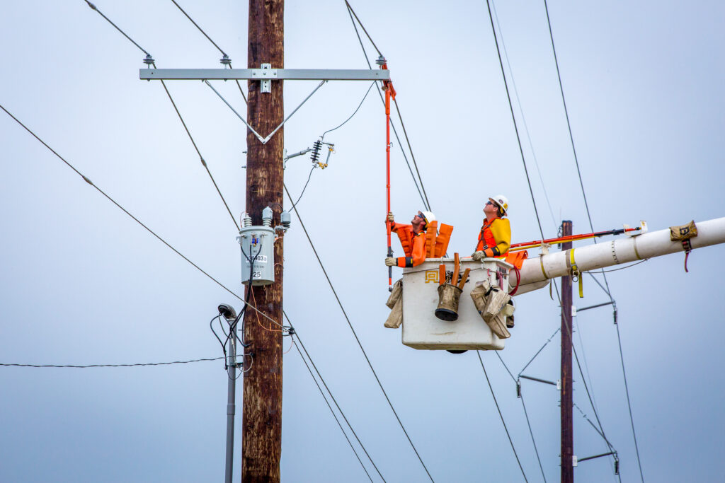 Transmission Construction | High-Voltage Powerlines | Energized