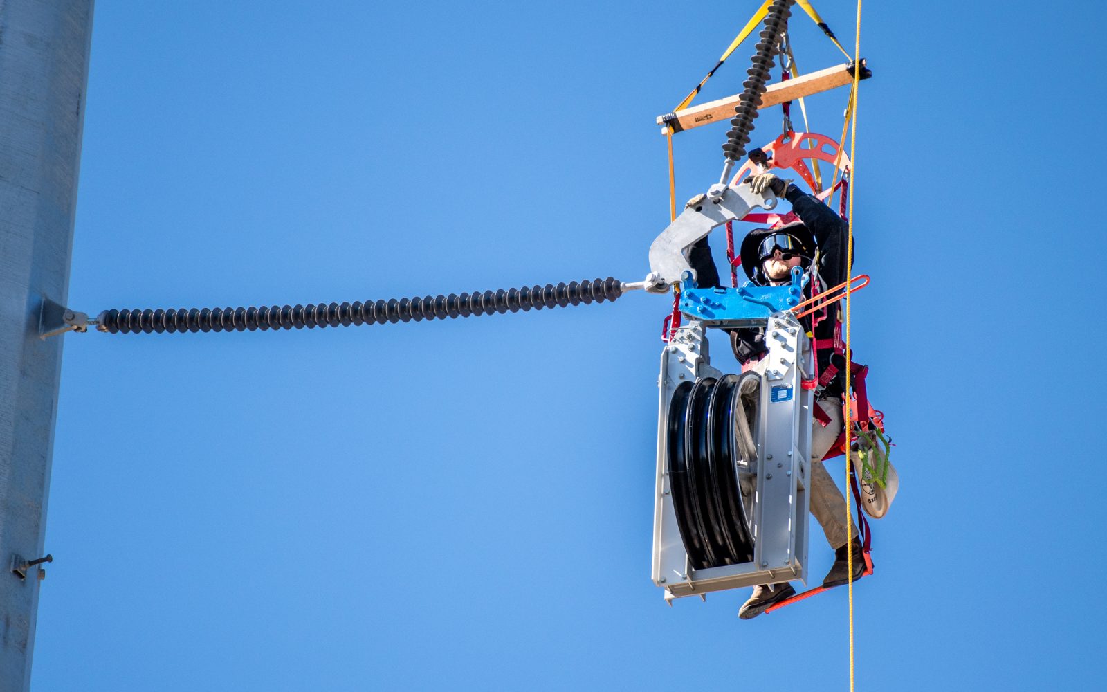 Transmission Construction | High-Voltage Powerlines | Energized